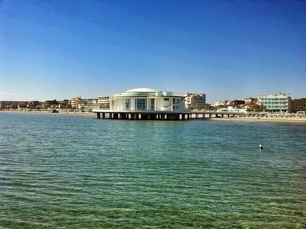 Senigallia mare blu e spiaggia di velluto